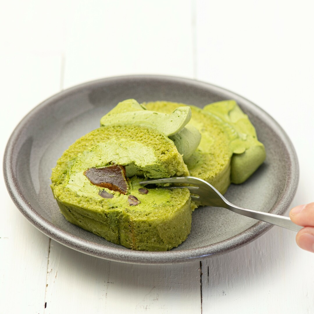 hal okada vegan sweets lab 抹茶と4320黒糖わらび餅のロールケーキ《ヴィーガンスイーツ》（hal okada ...