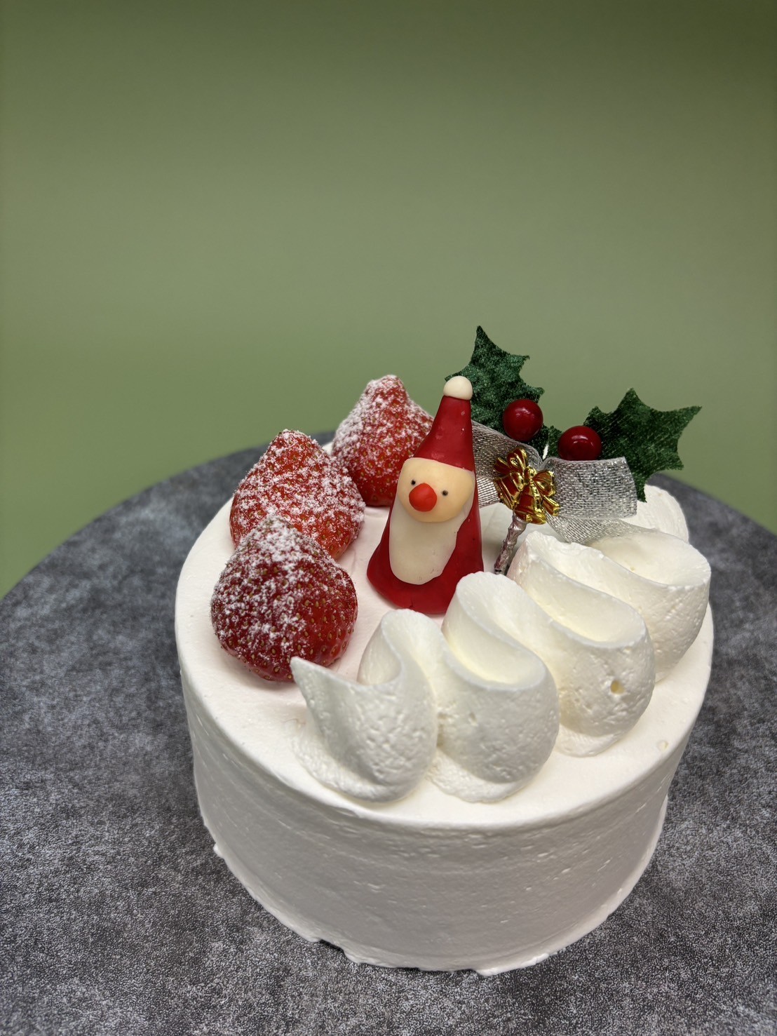 サンタのクリスマスショートケーキ〈4号・冷凍〉（candle+） | Cake.jp